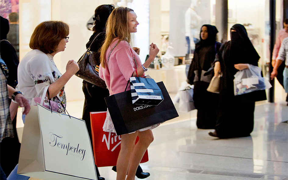 THE THREE DAY SUPER SALE COMMEMORATED BY JOYFUL SHOPPERS AND TOP ...